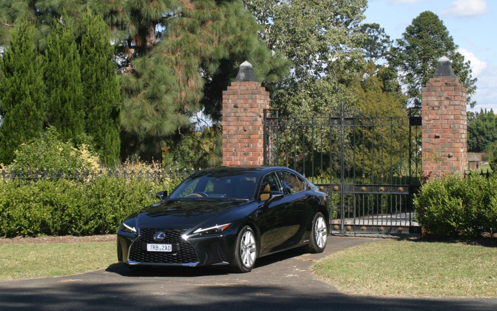 Glide on by in the Lexus IS 300h – Driven Women: The Car Magazine for Women